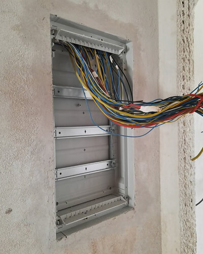 GALLERY ΤΟΠΟΘΕΤΗΣΗ ΗΛΕΚΤΡΟΛΟΓΙΚΟΥ ΠΙΝΑΚΑ - ΚΡΕΜΜΥΔΑΣ SERVICE